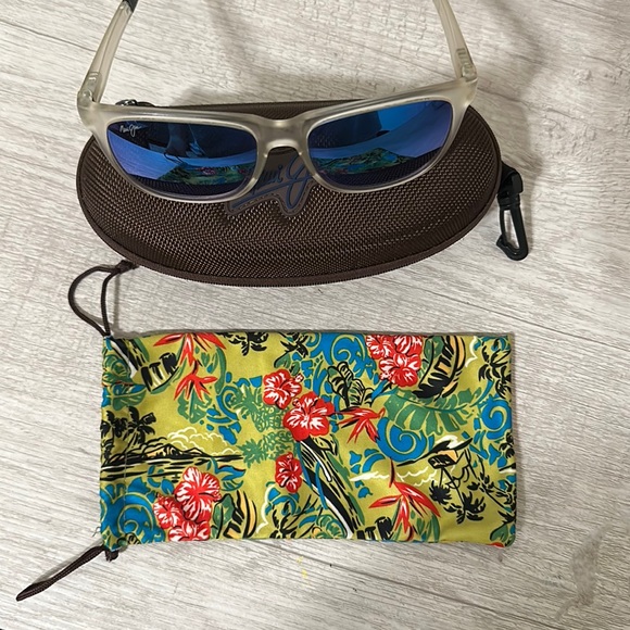 Maui Jim | Accessories | New Maui Jim Got As 2 As A Gift Selling This ...